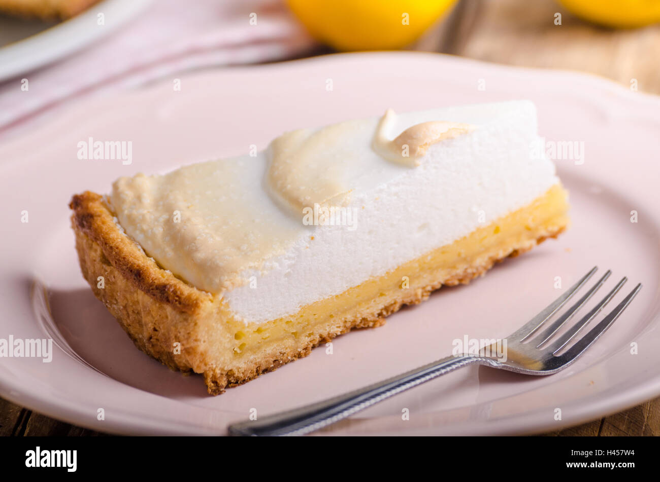 Lemon cheesecake, very simple delicious cake, rustic corners of dough ...