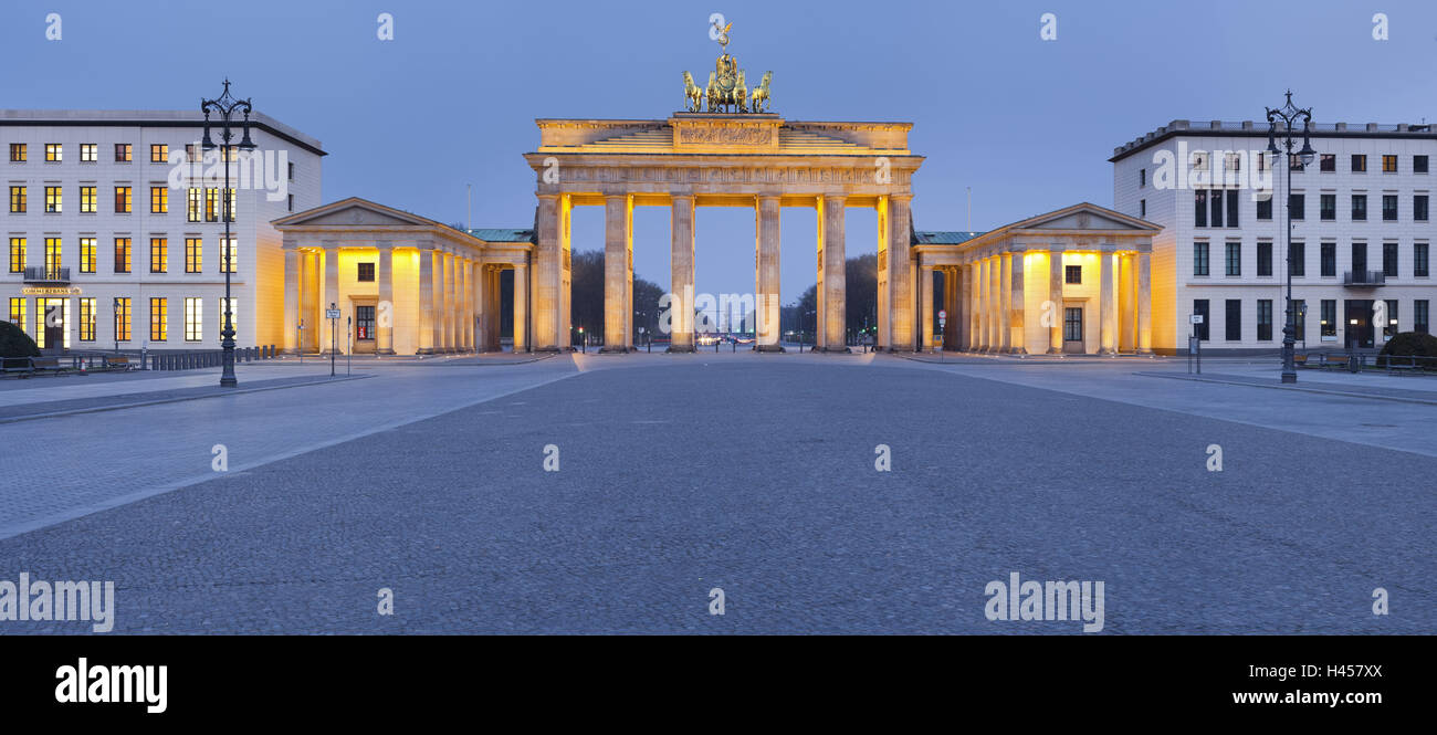 Germany, Berlin, Pariser Platz (square), the Brandenburg Gate, dusk ...