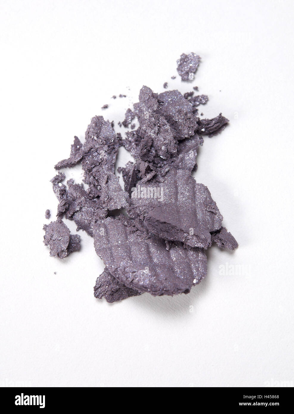 Eye shadow crumbs, violet Stock Photo - Alamy