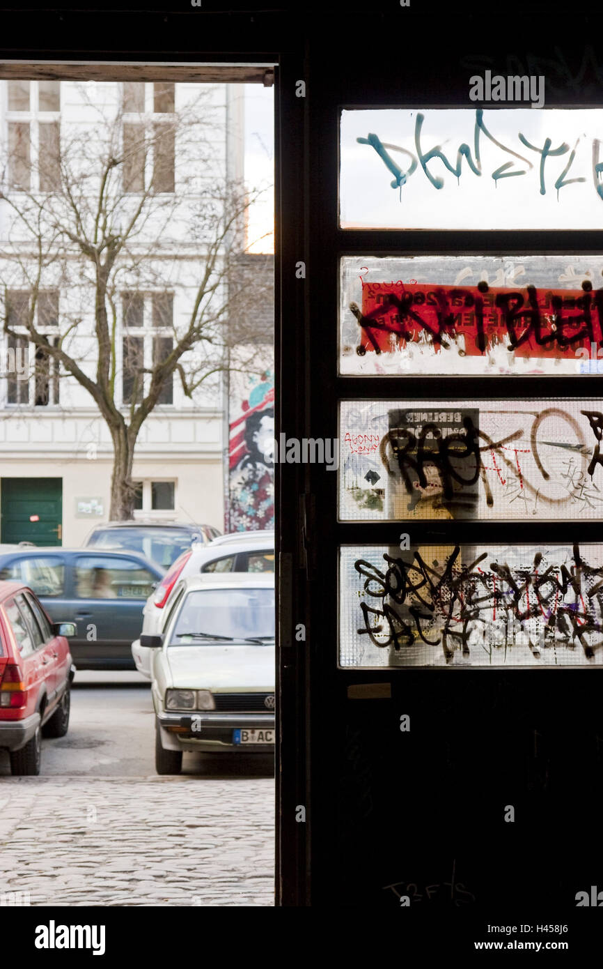 Germany, Berlin, Prenzlauer Berg (district) old building, entrance ...