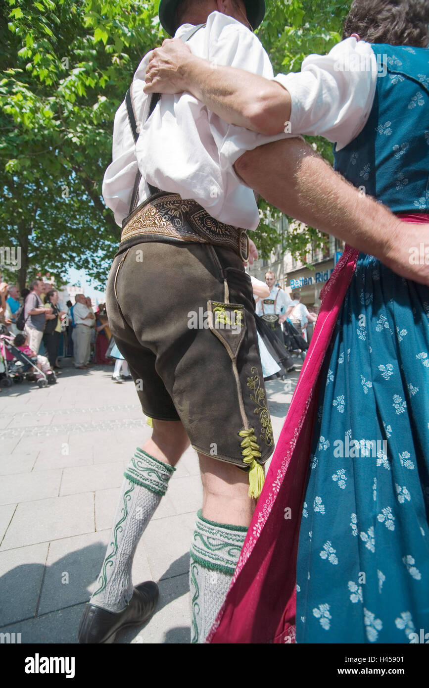 Bavarian folk dancers hi-res stock photography and images - Alamy