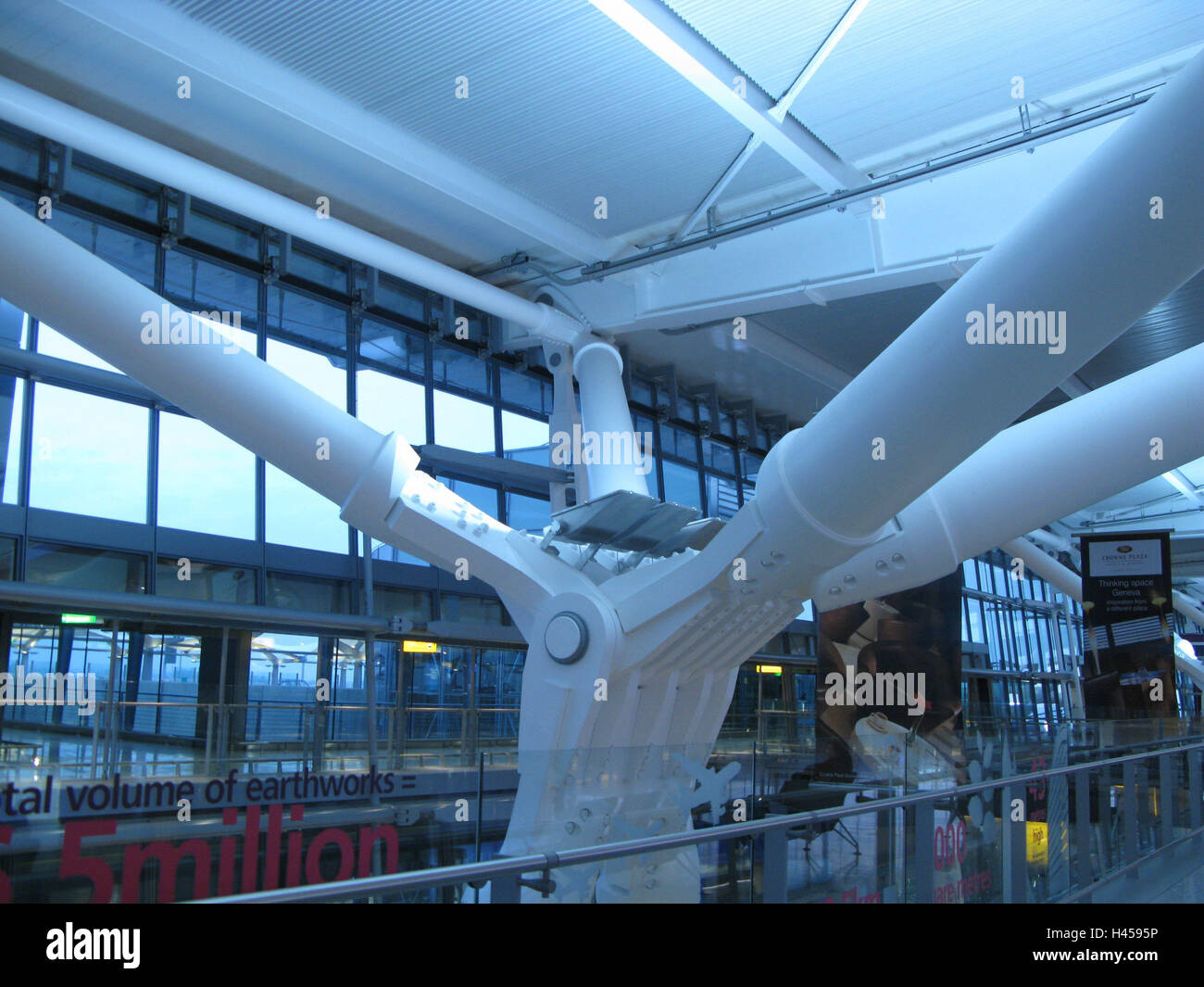 Great Britain, London, airport Heathrow, "terminal 5", inside, steel ...