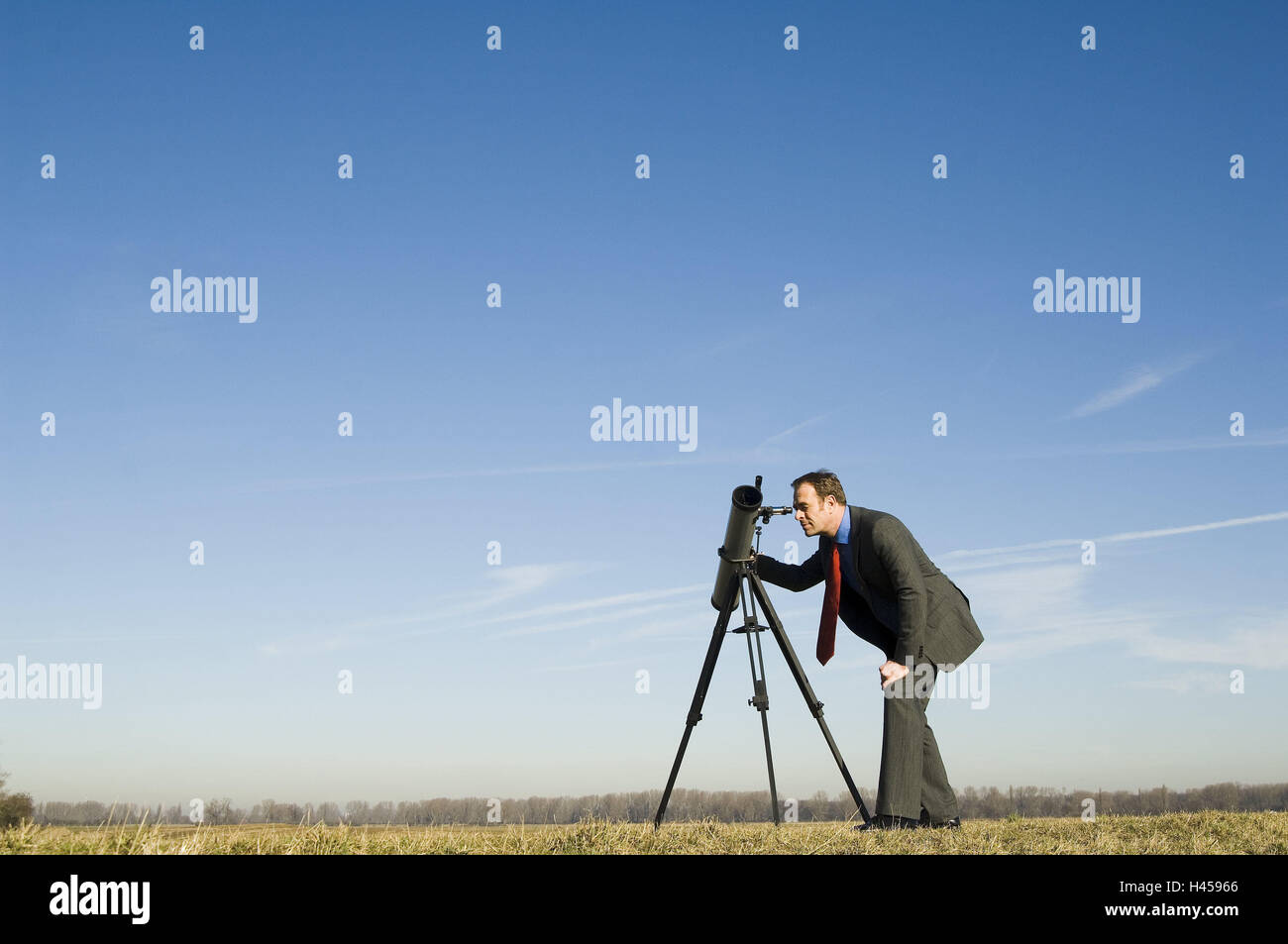 Business man telescope hi-res stock photography and images - Alamy