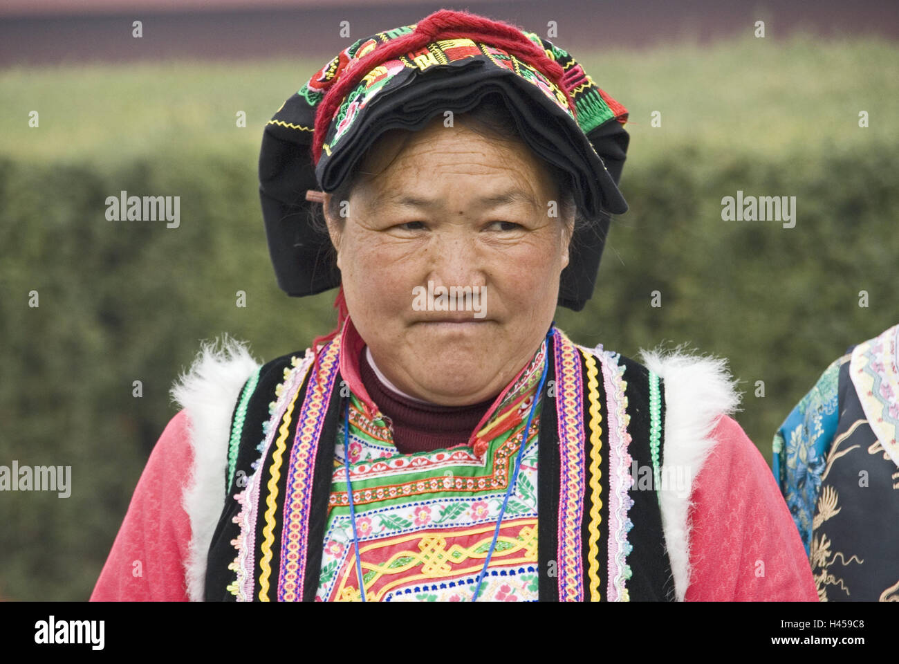Womens national costume hi-res stock photography and images - Alamy
