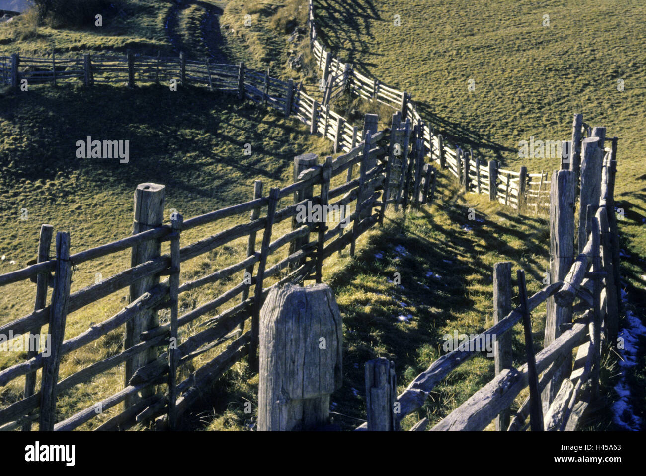Pastures with fences hi-res stock photography and images - Alamy