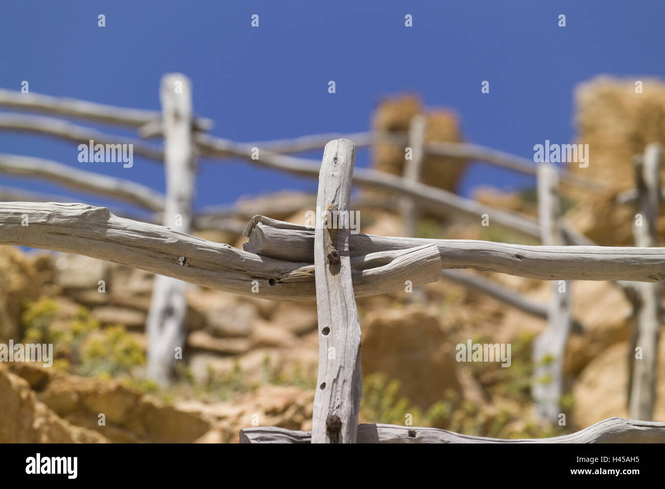 Old wooden railing hi-res stock photography and images - Alamy