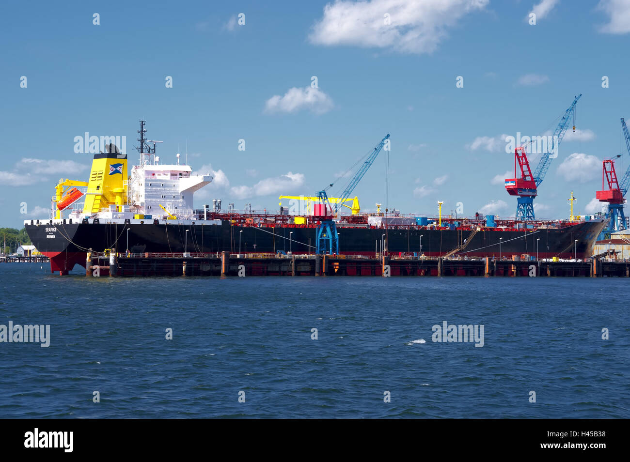 Germany, Schleswig - Holstein, Kiel-Holtenau, dock, ship construction ...