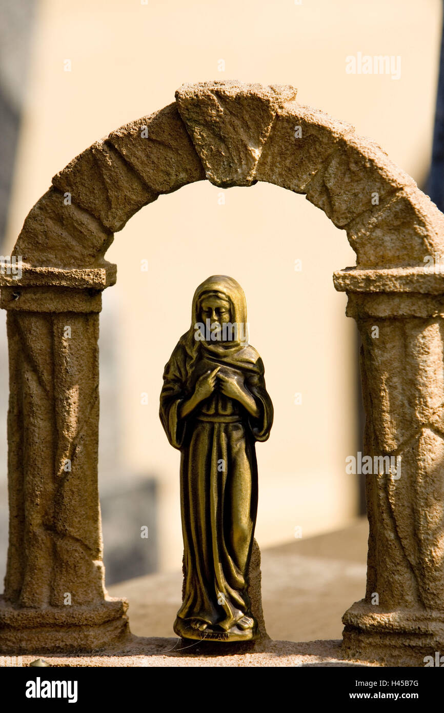 Bronze statue of the virgin mary hi-res stock photography and images ...