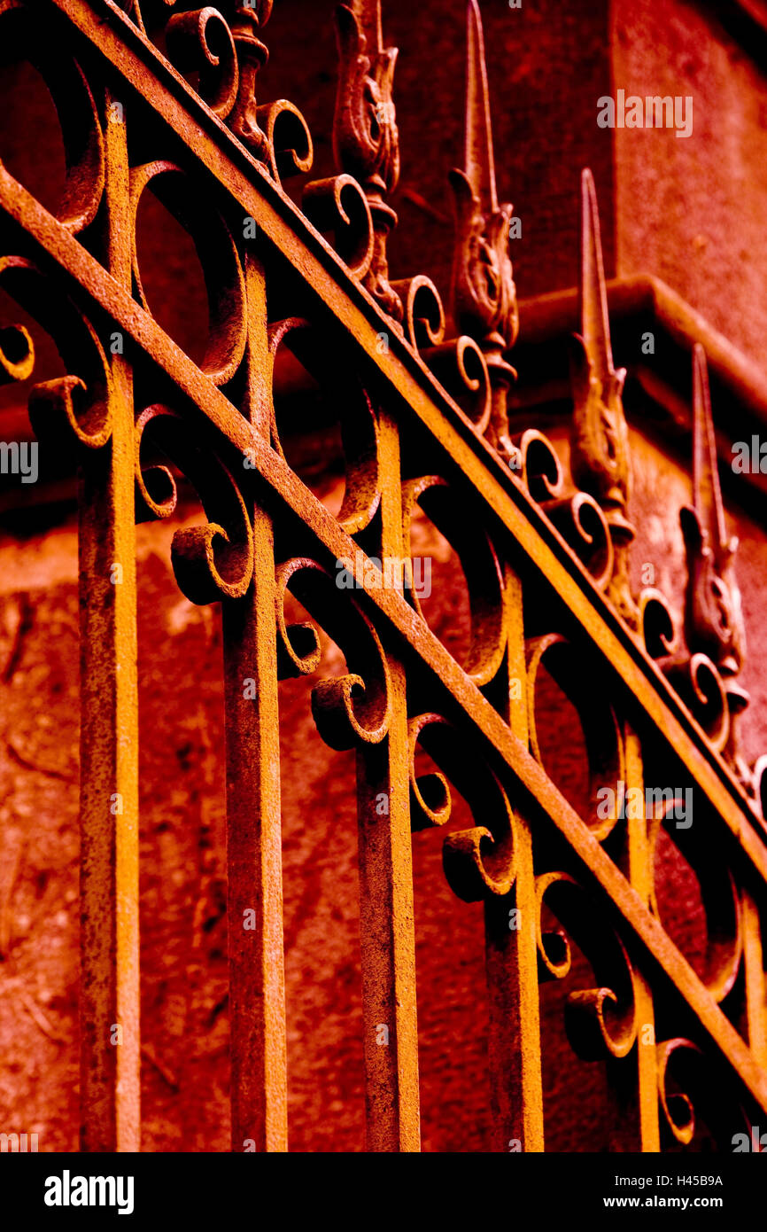 Iron gate detail close hi-res stock photography and images - Alamy