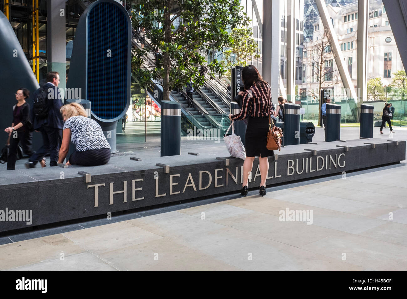 Leadenhall building centre aon centre hi-res stock photography and ...