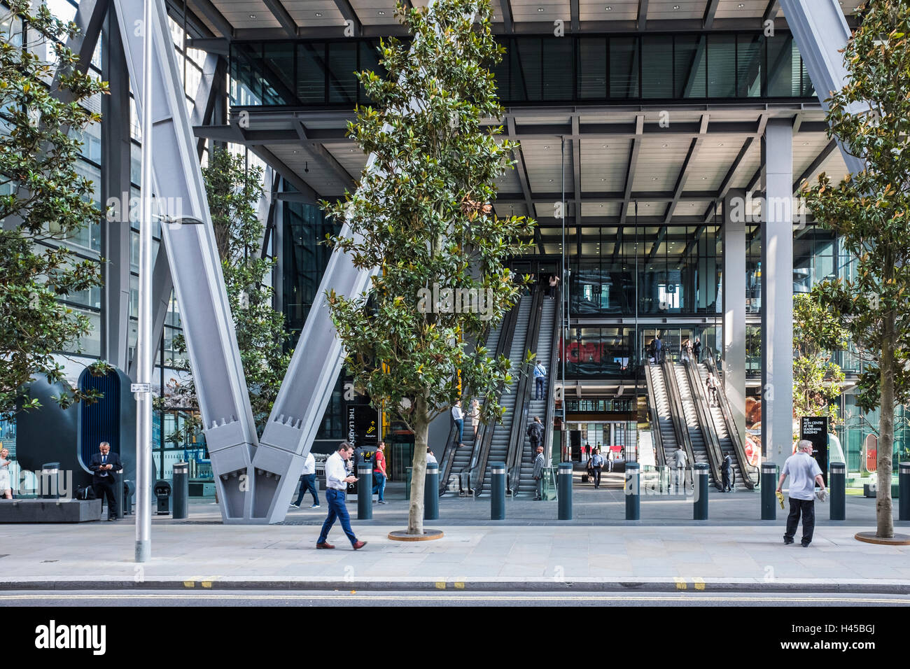 Leadenhall building centre aon centre hi-res stock photography and ...