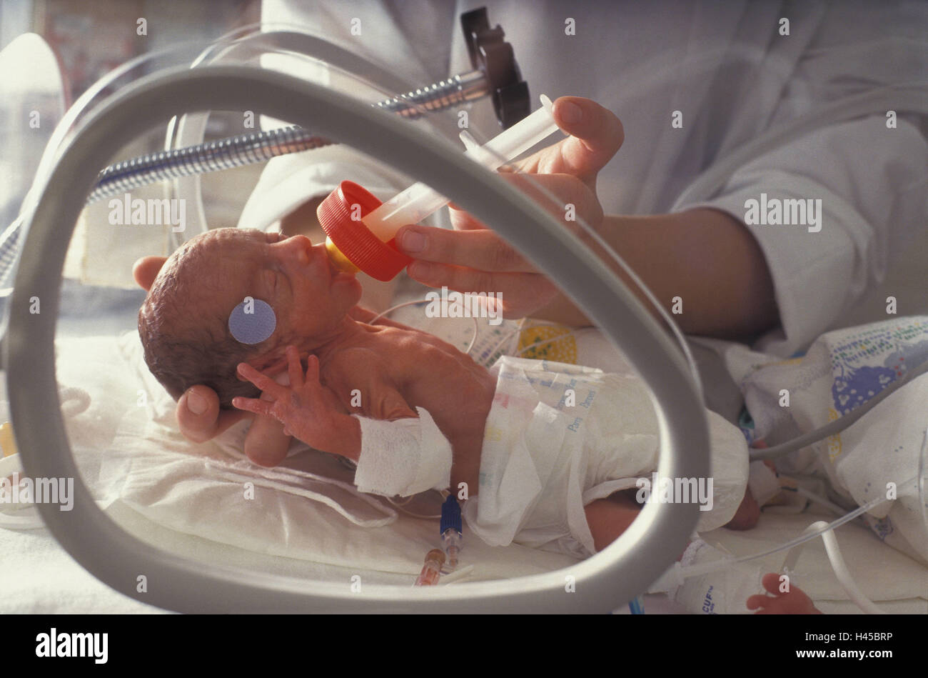 Premature baby hi-res stock photography and images - Alamy