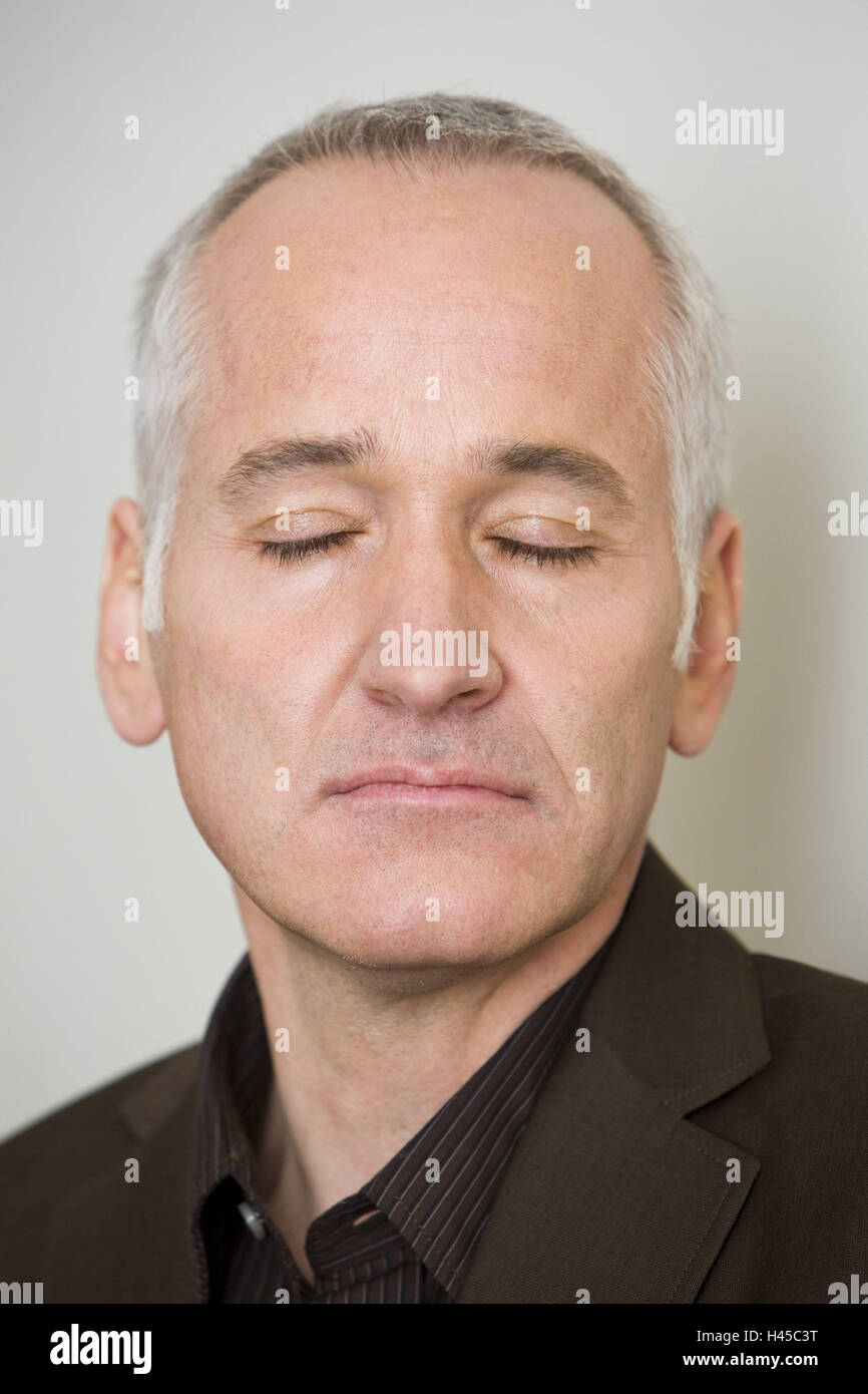 Man, middle old person, eyes closed, portrait Stock Photo - Alamy