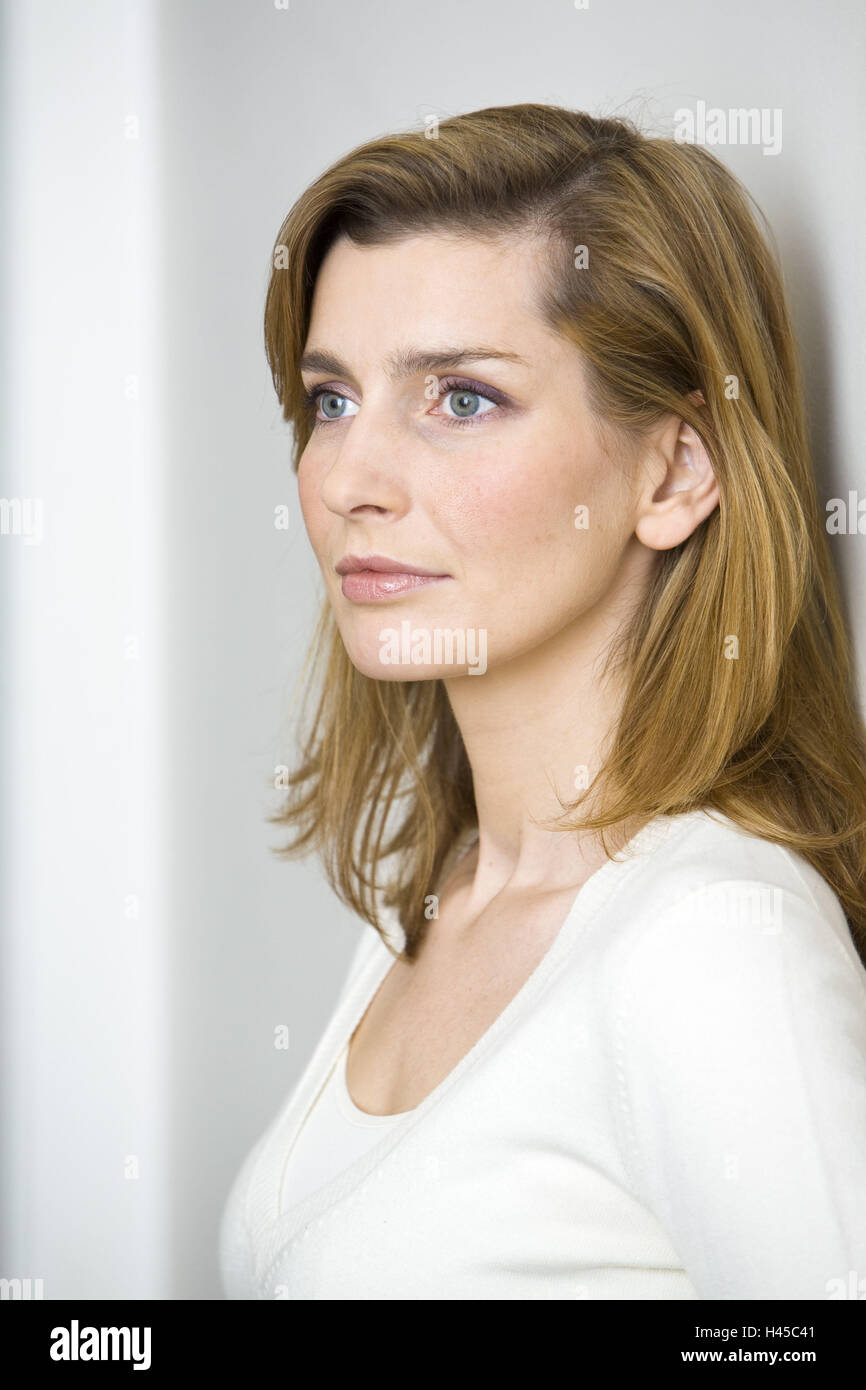 Woman, blond, portrait, side view Stock Photo - Alamy