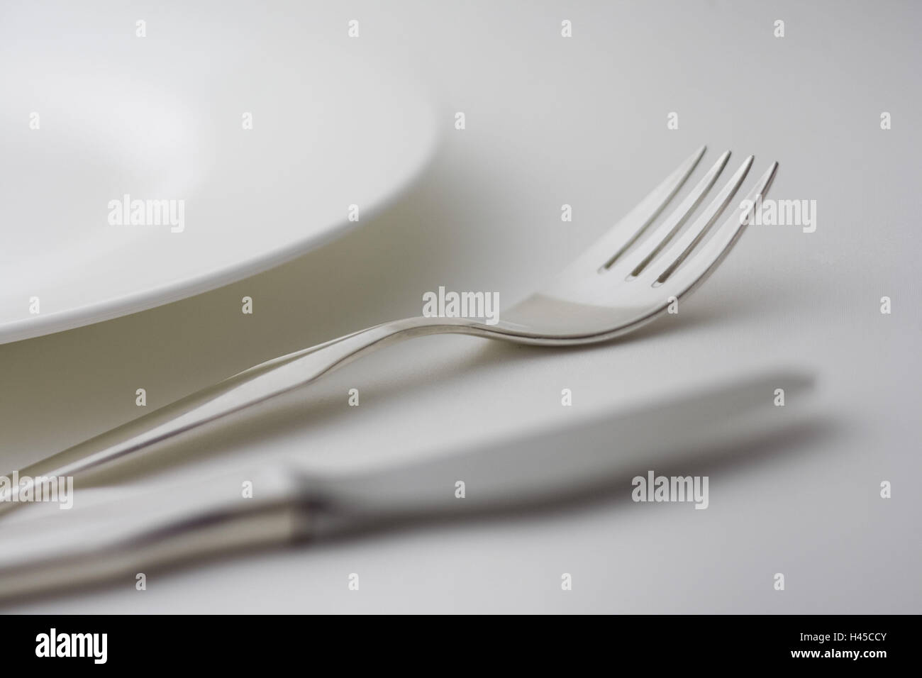 Plate, instruments, close up, curled Stock Photo - Alamy