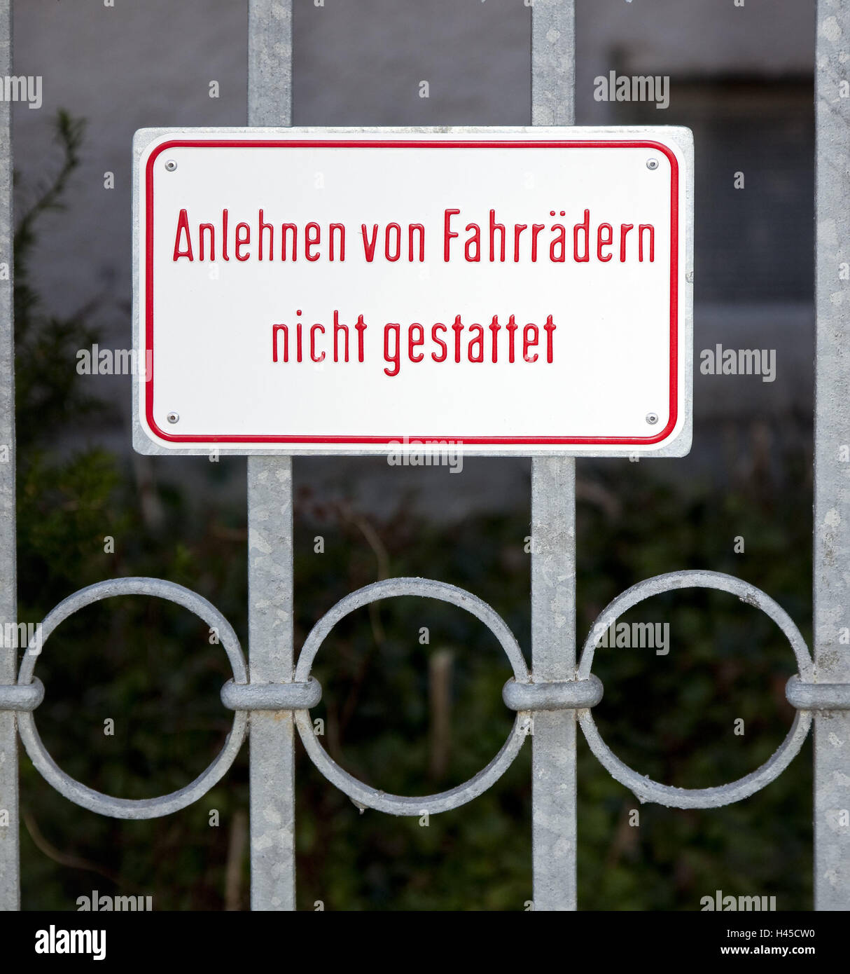 No parking bicycle sign hi-res stock photography and images - Alamy