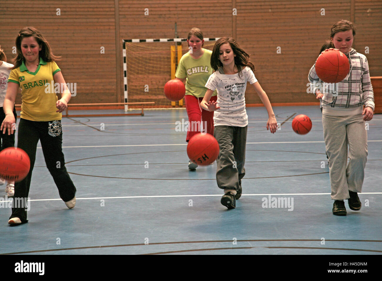 Gymnasium, school sport, girl, basketball, run, mince, model released ...