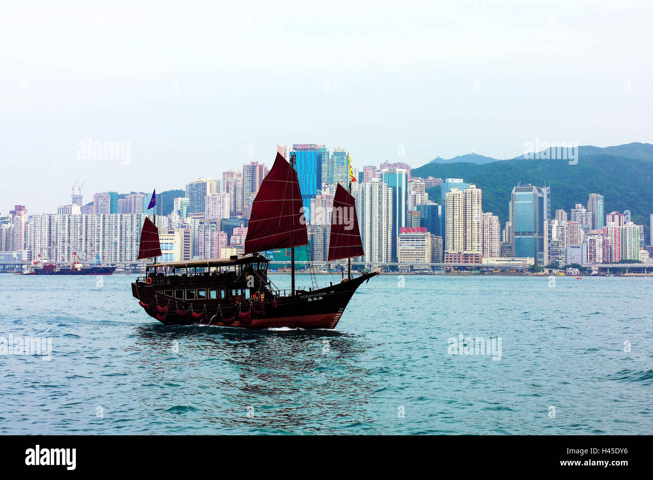 Sea junk hi-res stock photography and images - Alamy