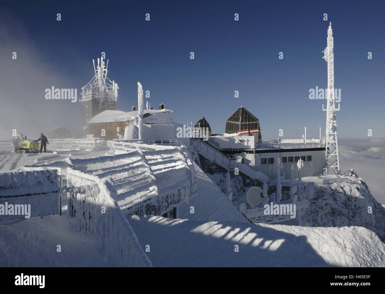 Germany, Bavaria, Garmisch-Partenkirchen, Wetterstein Range, Zugspitze ...