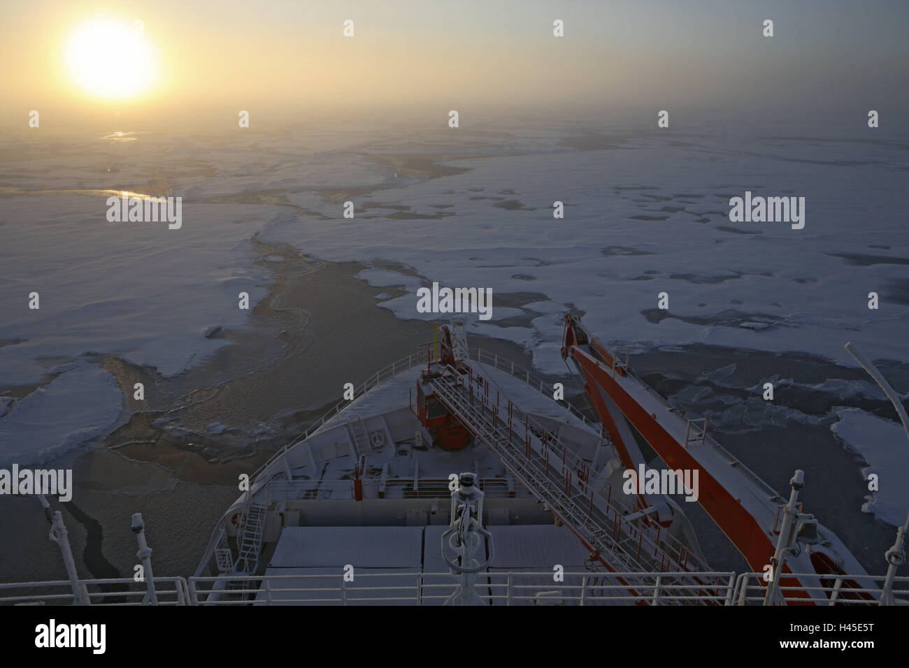 Arctic ocean, pack ice, ship, detail, sundown, only editorially, Mau ...
