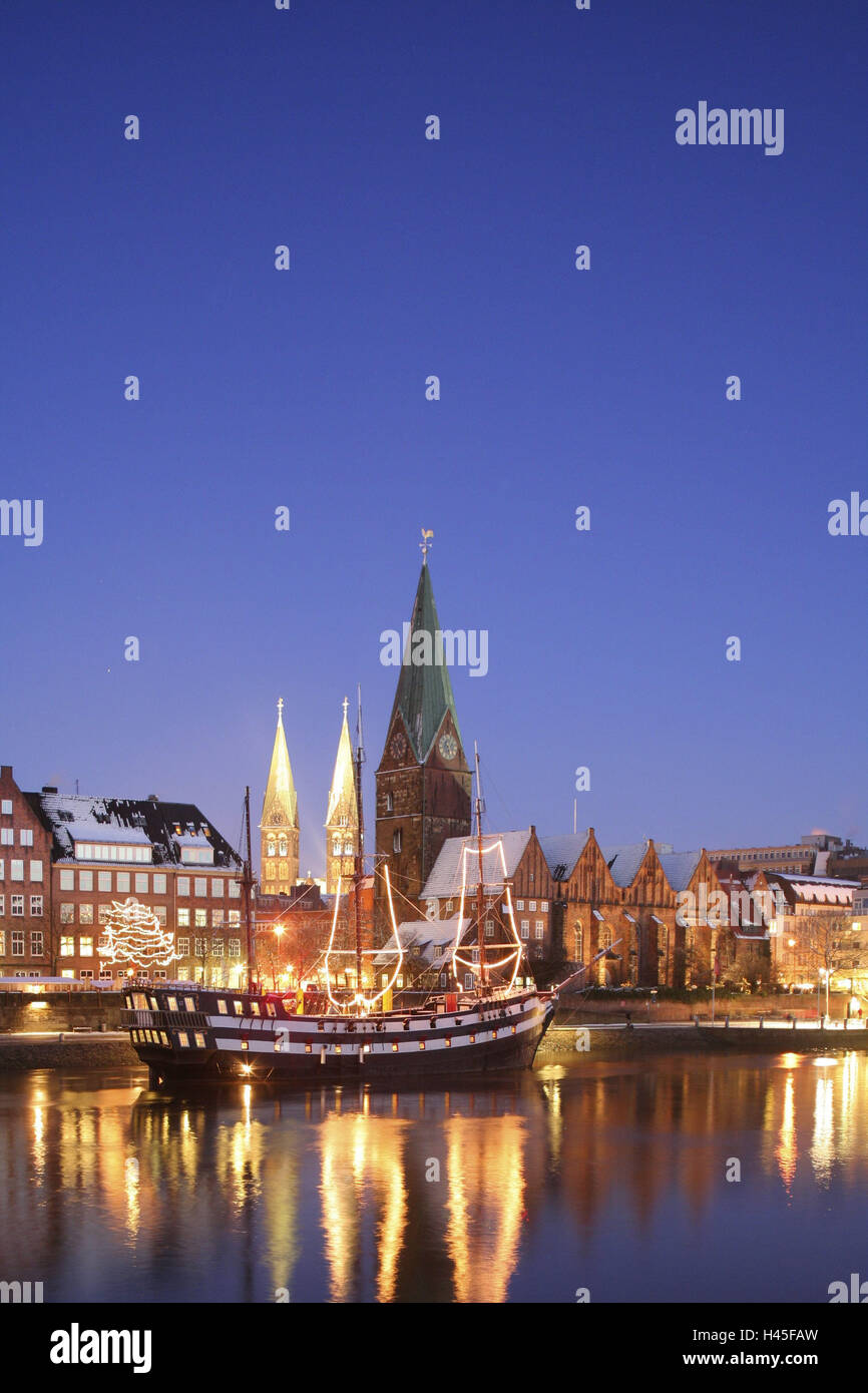 Germany, Bremen (city), Cityscape, Bremer Schlachte, Martini church ...