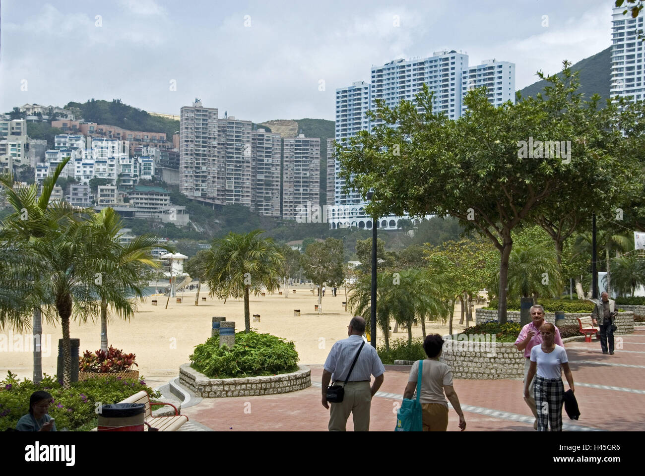 Residential building at the beach promenade hi-res stock photography ...