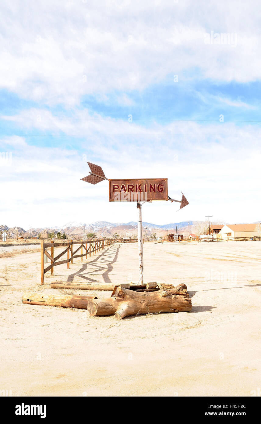 Empty sign hi-res stock photography and images - Alamy