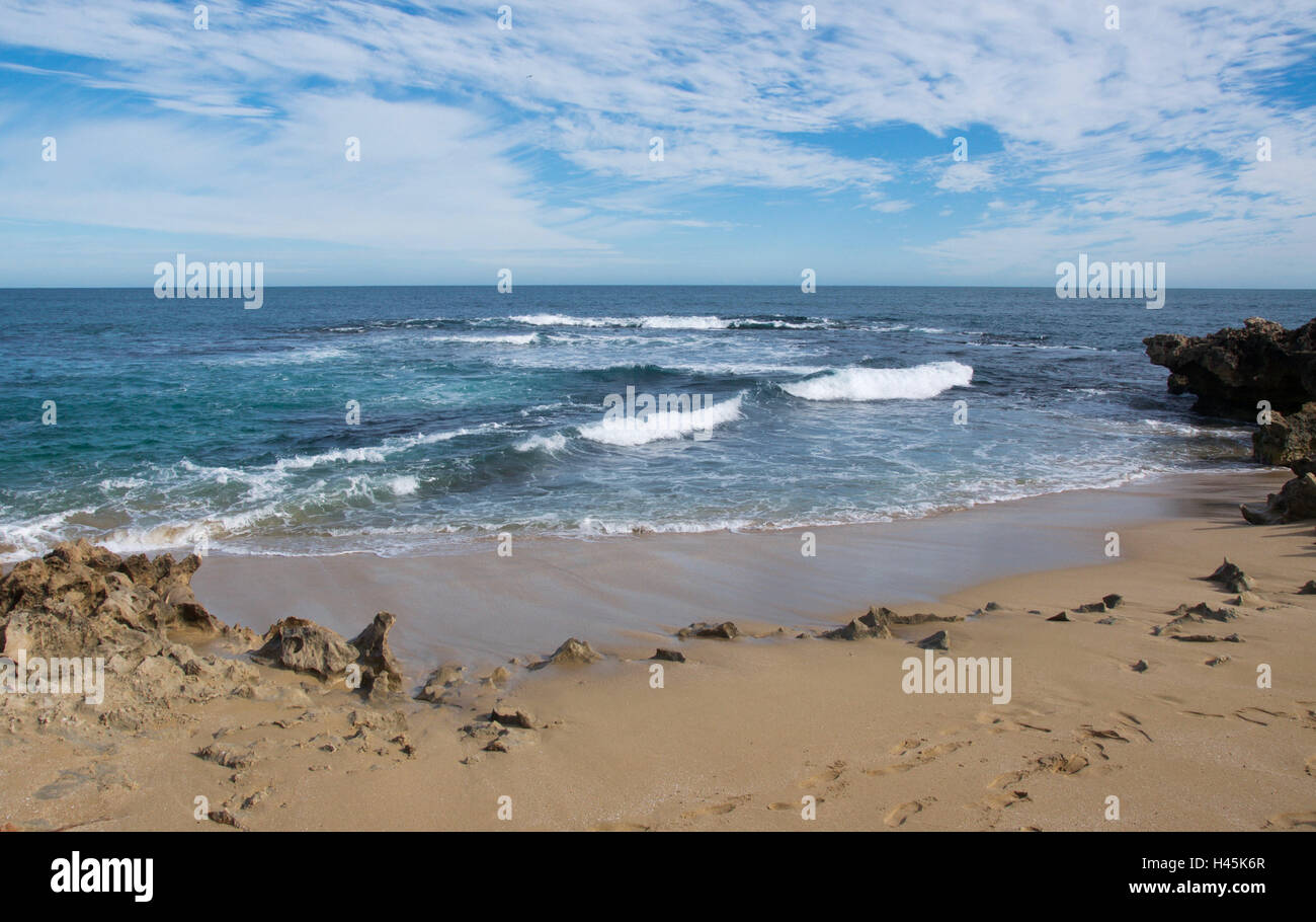 Remote bay with limestone outcrop and Indian Ocean seascape at Penguin ...