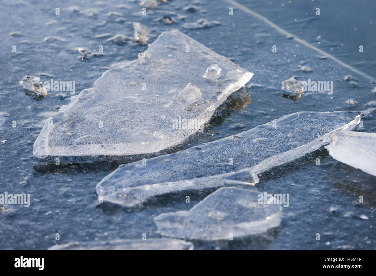 Cover sheets hi-res stock photography and images - Alamy