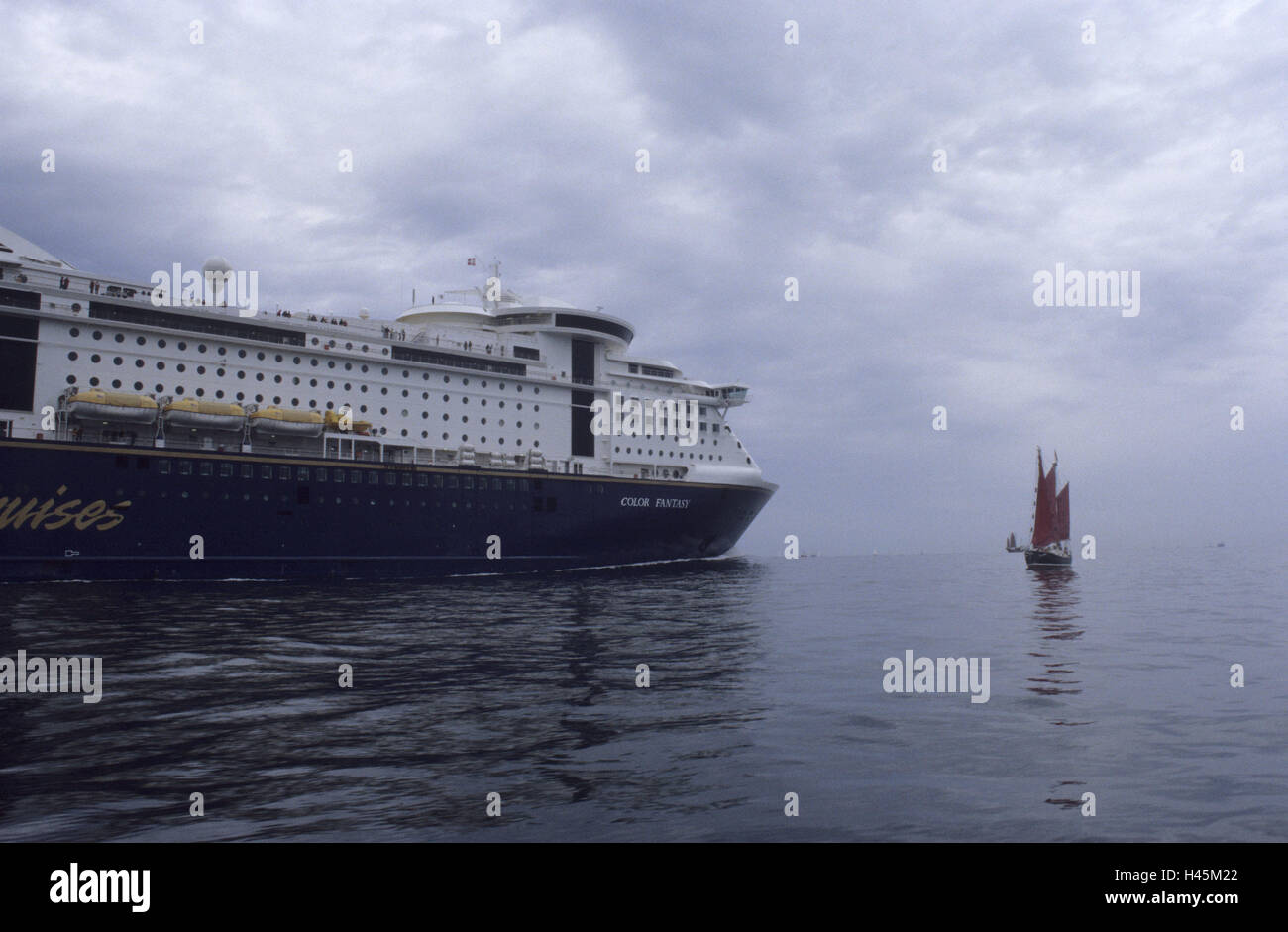 Germany, Kiel, Kiel Förde, traditional yachtsman, cruise ship ...