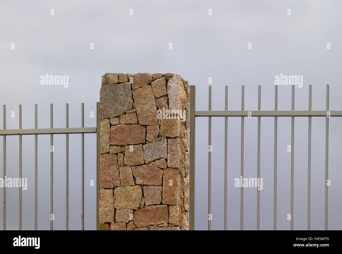 Metal fence posts hi-res stock photography and images - Alamy