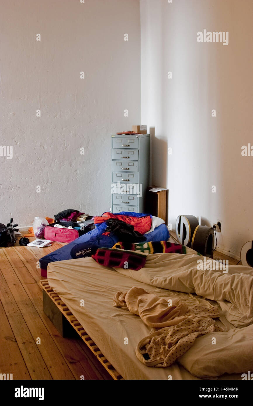 Untidy Bed Room High Resolution Stock Photography and Images - Alamy