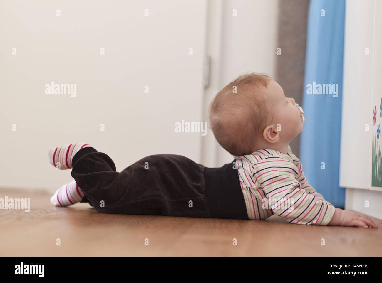 Baby creeps hi-res stock photography and images - Alamy