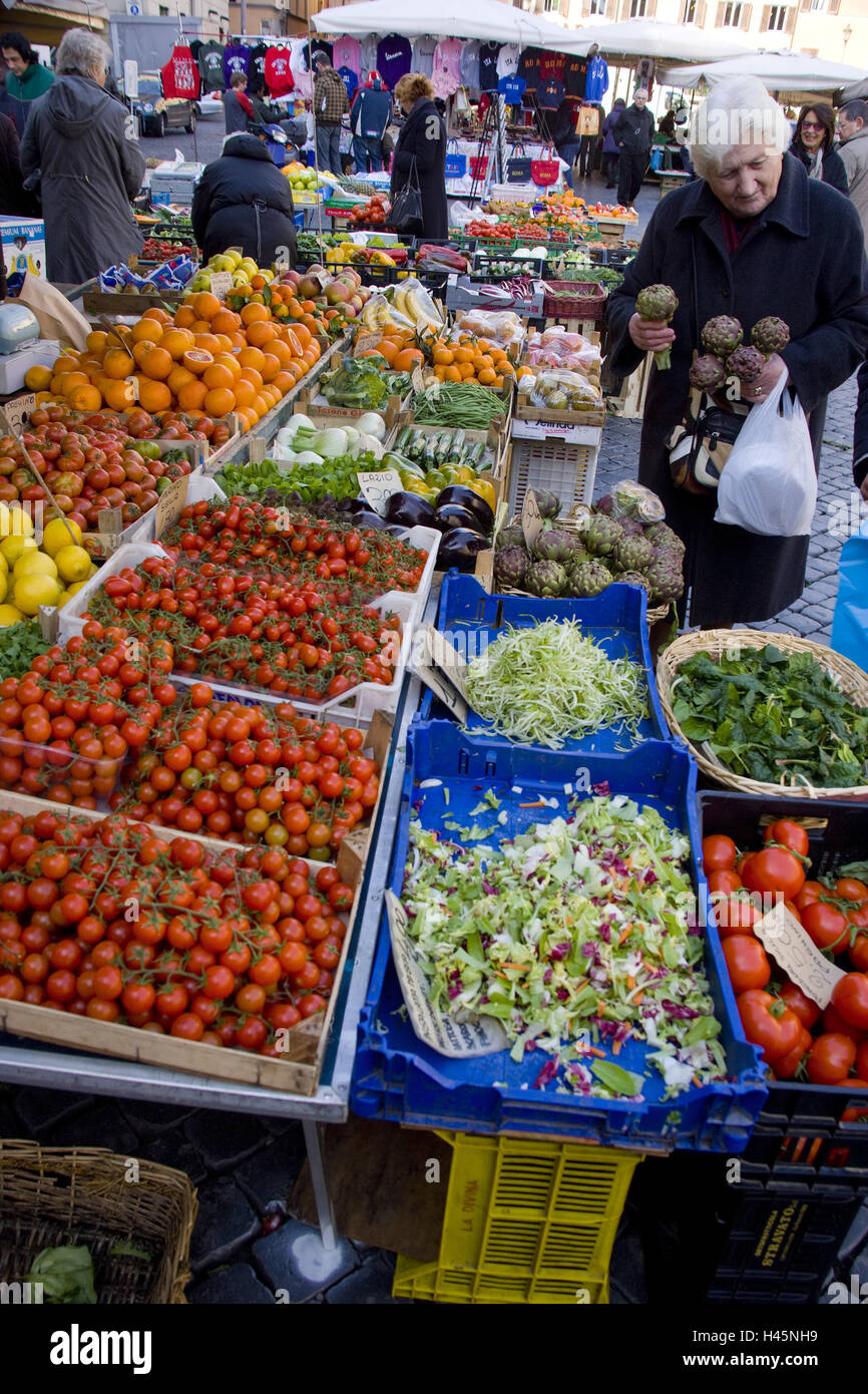 Market, vegetable state, Piazza Tu Campo de'Fiori, Rome, Italy Stock ...