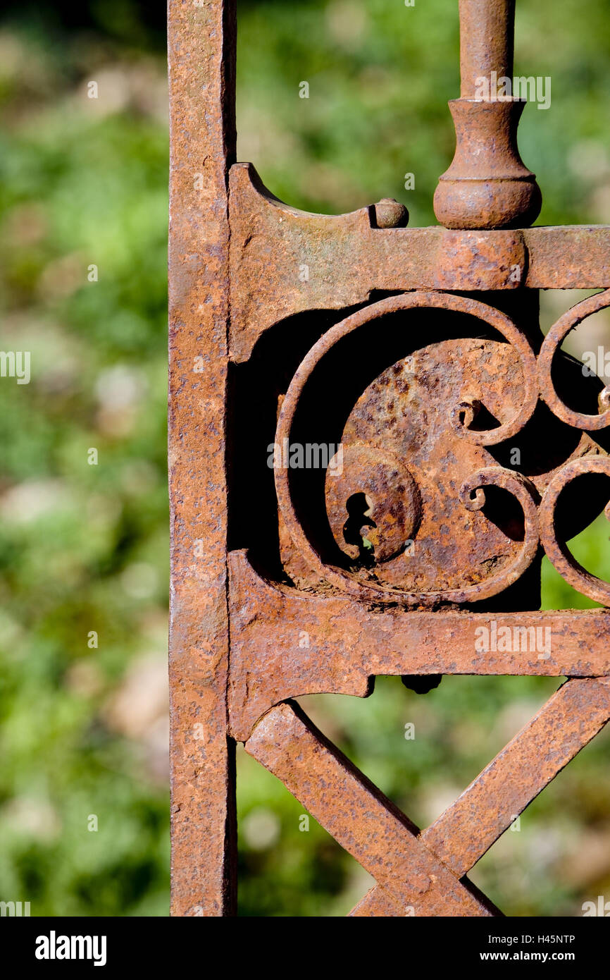 Rusted garden gate hi-res stock photography and images - Alamy