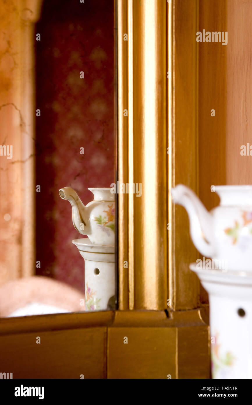 Porcelain castle hi-res stock photography and images - Alamy