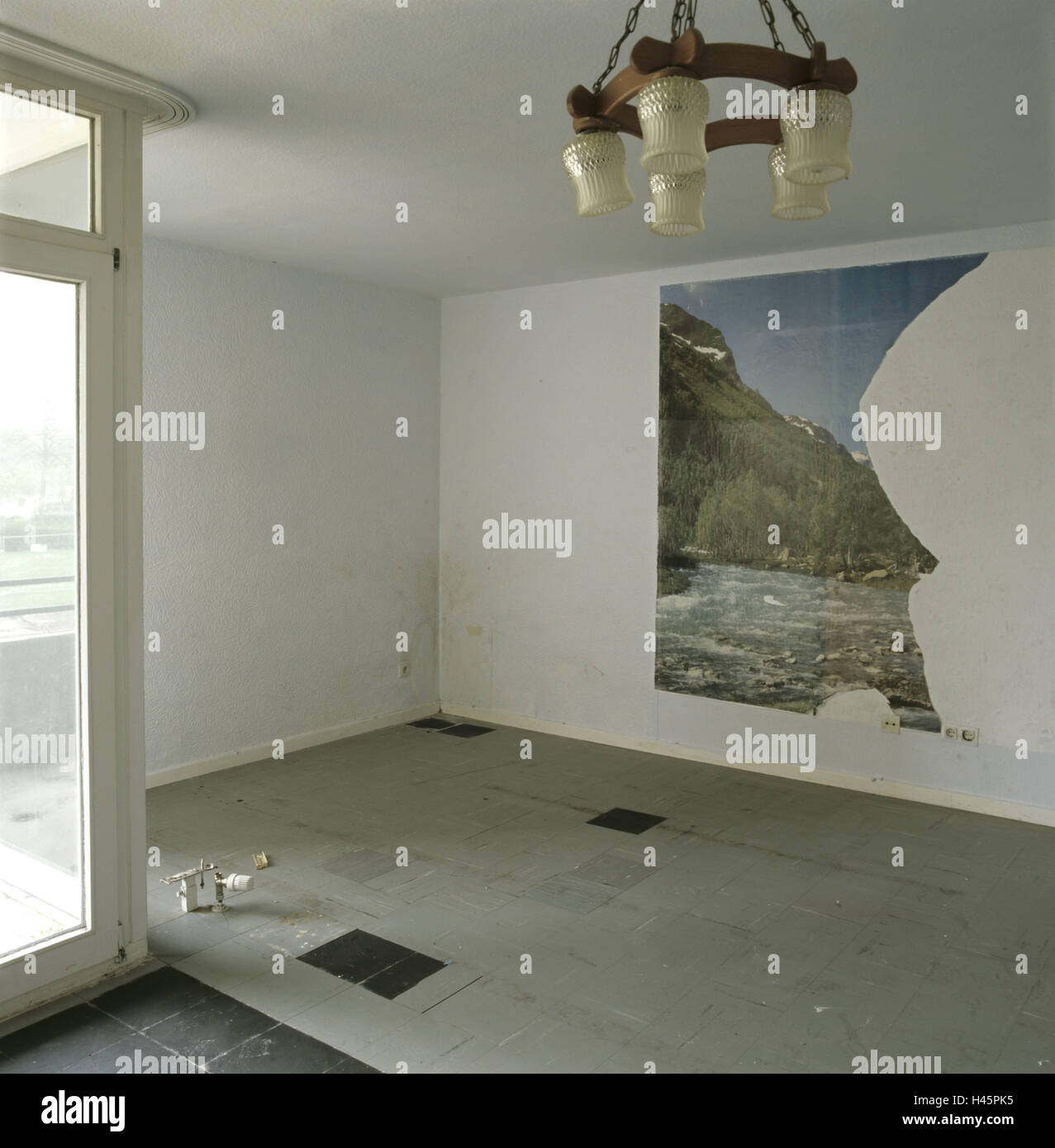 Living room, empty, uninhabited, apartment, room, cleared out, old ...