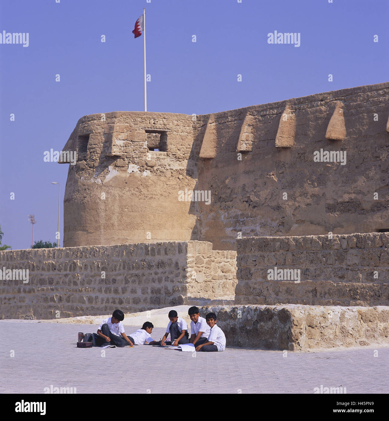 Bahrain, island Muharraq, fortress, Qala'at Arad, children, no model ...
