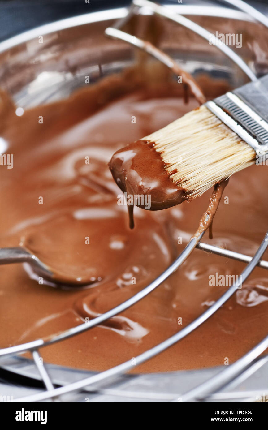 Pastry brush and chocolate icing hi-res stock photography and images ...
