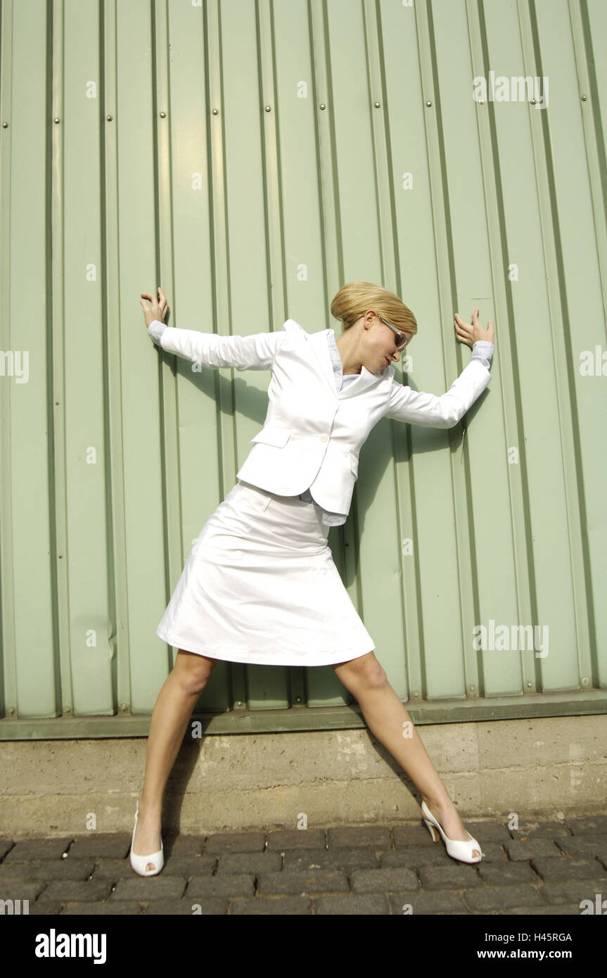 Businesswoman, costume, stand, pose, wall, green Stock Photo - Alamy