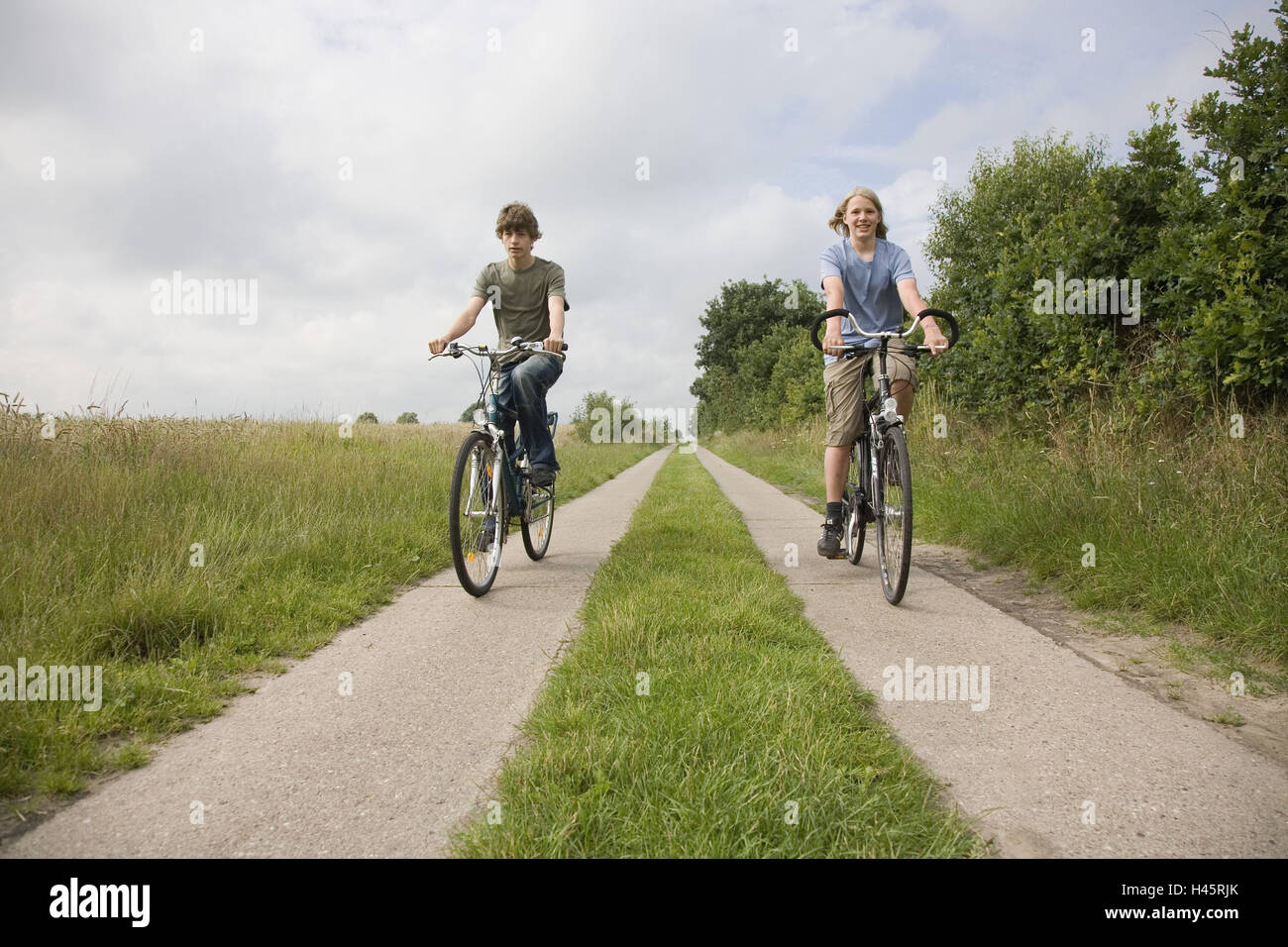 Two way bicycle lane hi-res stock photography and images - Alamy