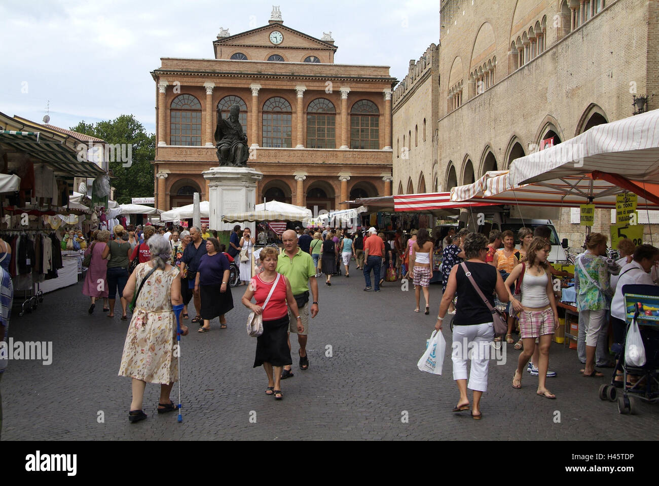 Italy, Emilia-Romagna, Adriatic, Rimini, Piazza Tre Martiri, passer-by ...