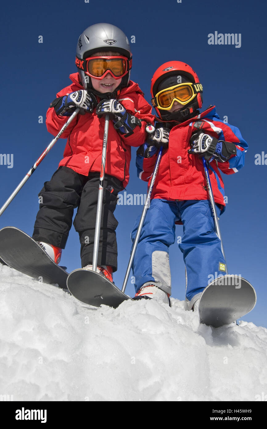 Children ski hi-res stock photography and images - Alamy