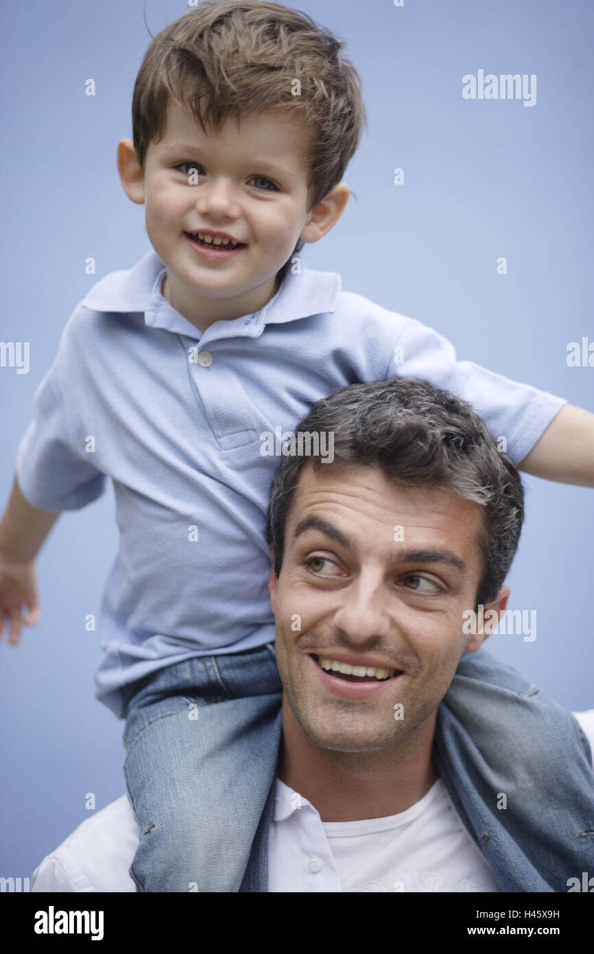 Father, son, shoulders, carry, outdoors, portrait Stock Photo - Alamy