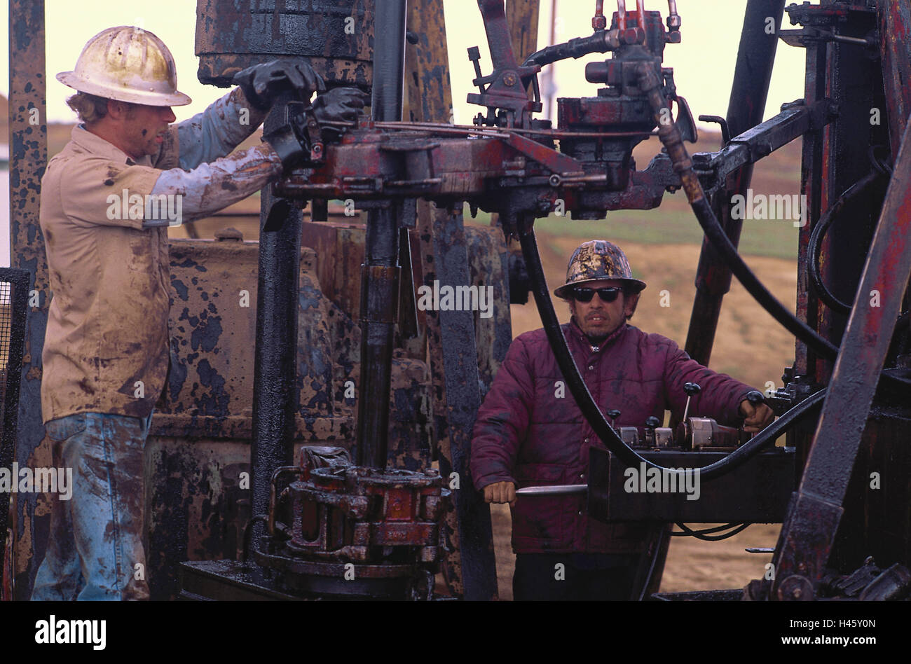 Crude oil production hi-res stock photography and images - Alamy