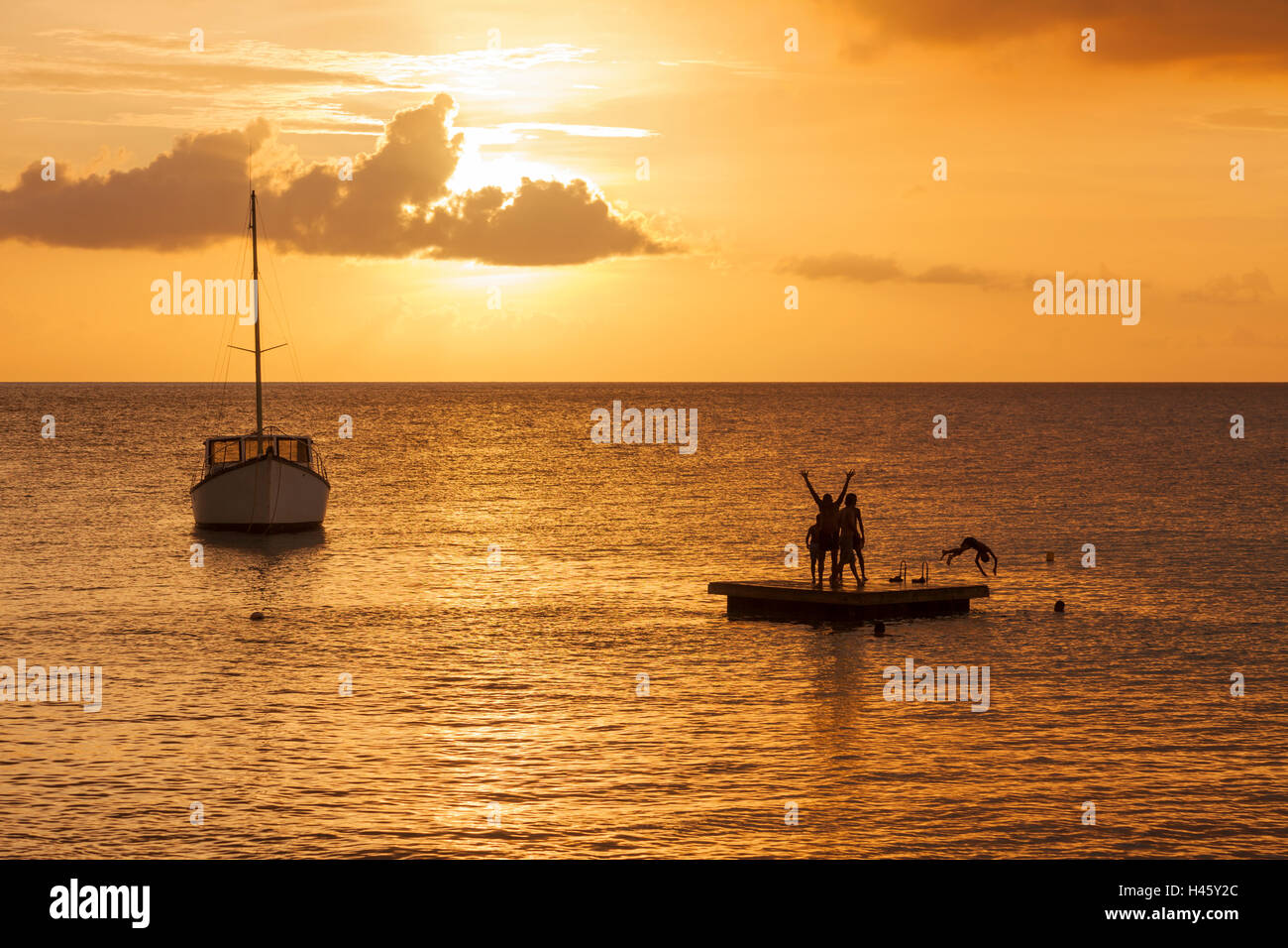 Group jumping off boat hi-res stock photography and images - Alamy