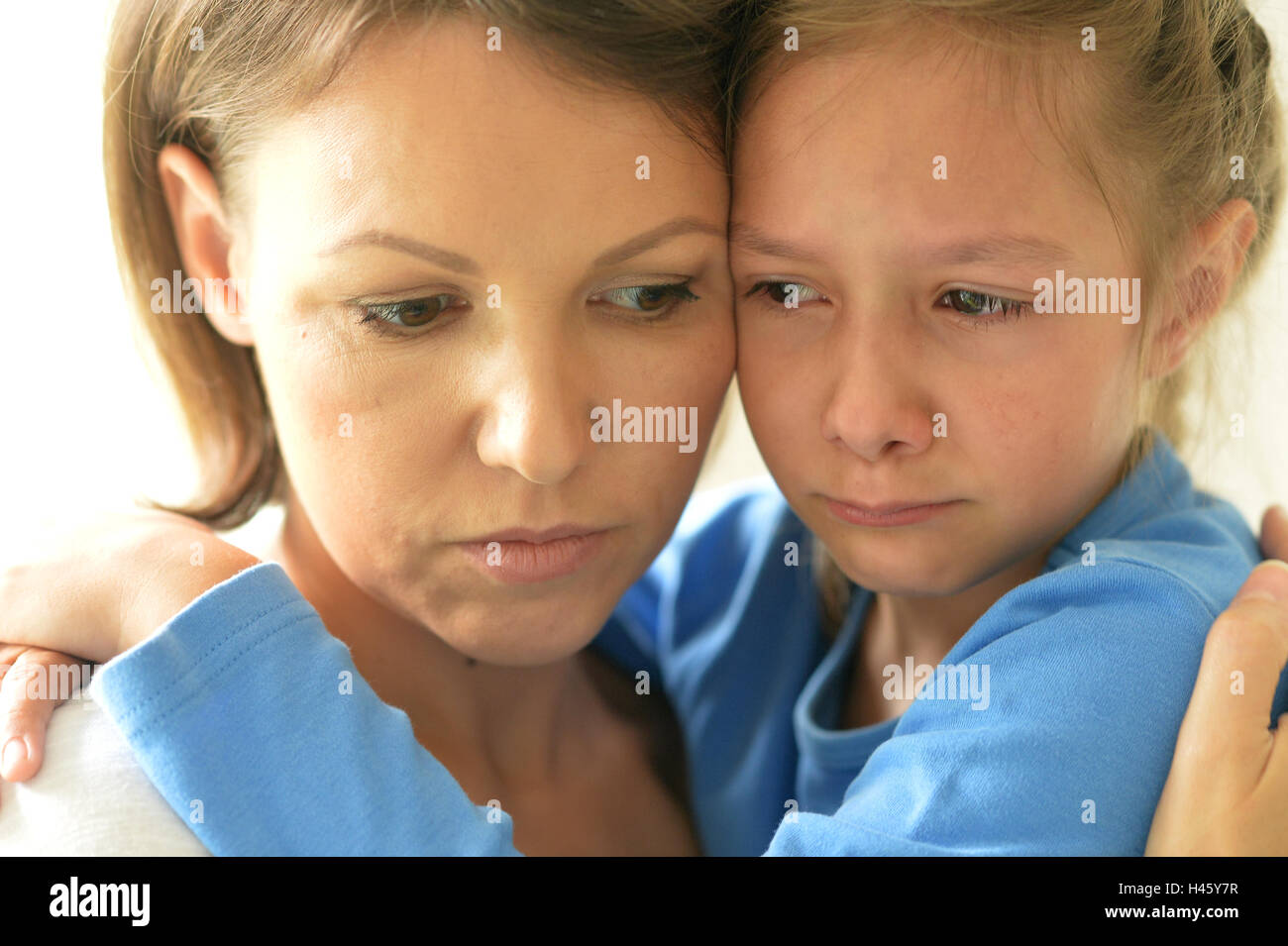 Sad mom and daughter Stock Photo - Alamy
