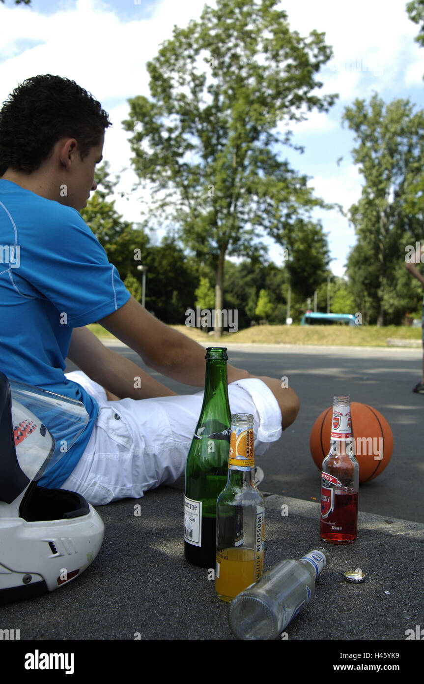 Drunk teenager street hi-res stock photography and images - Alamy