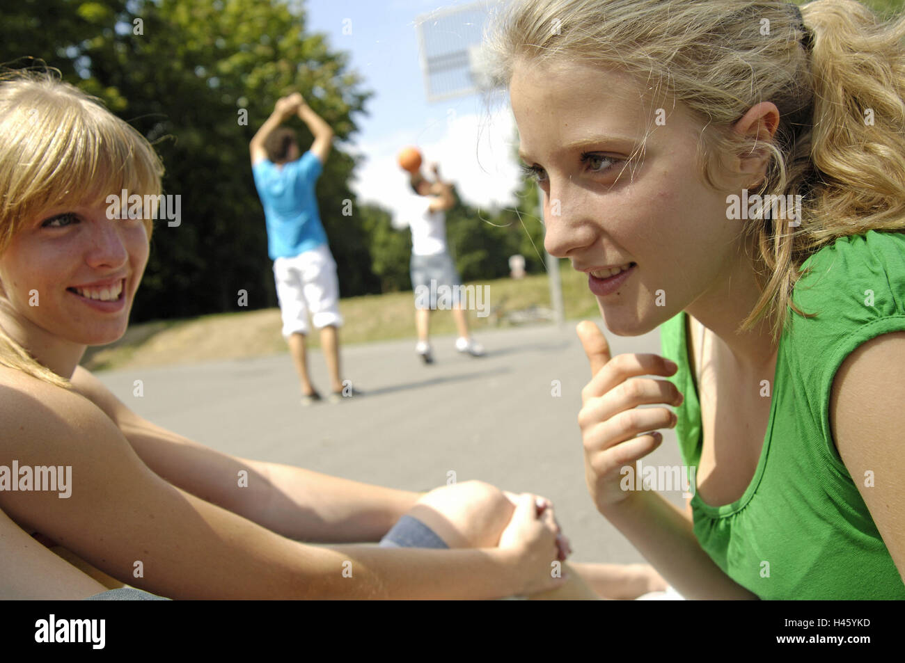 The flirtation of girls hi-res stock photography and images - Alamy
