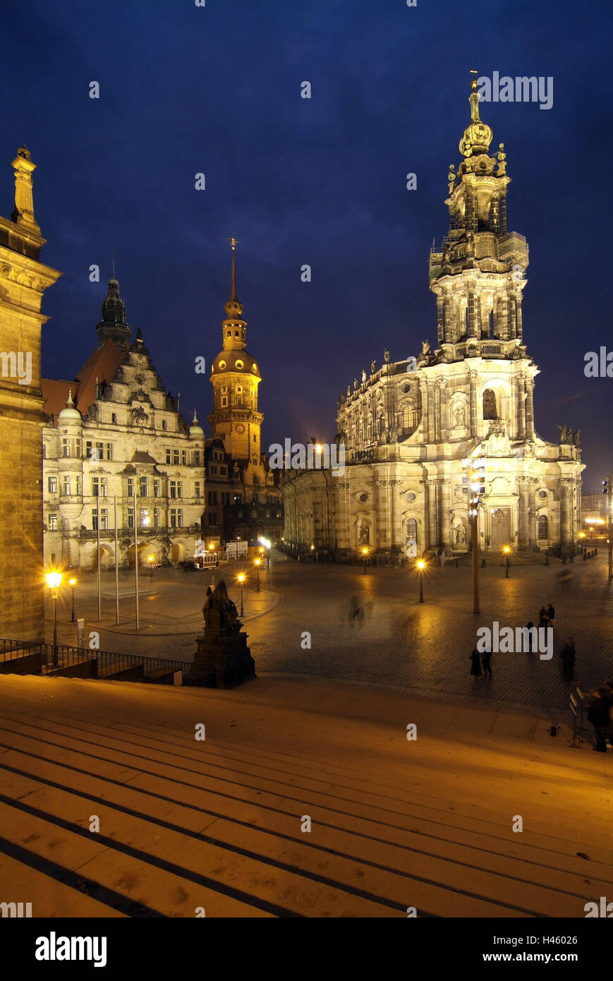 Square stairs hi-res stock photography and images - Alamy